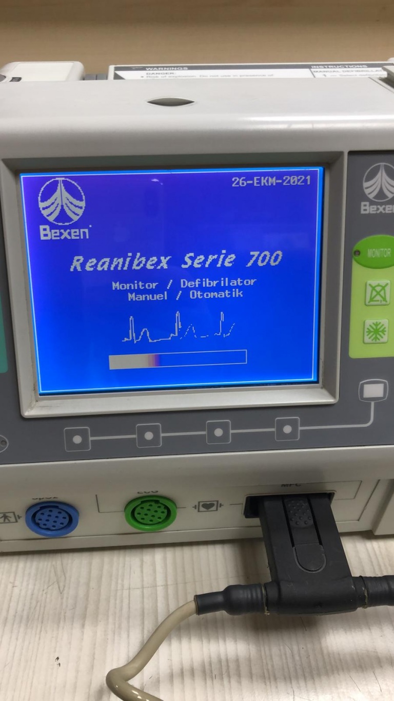 Secondhand Bexen Reanibex 700 Defibrillator - Medbidding