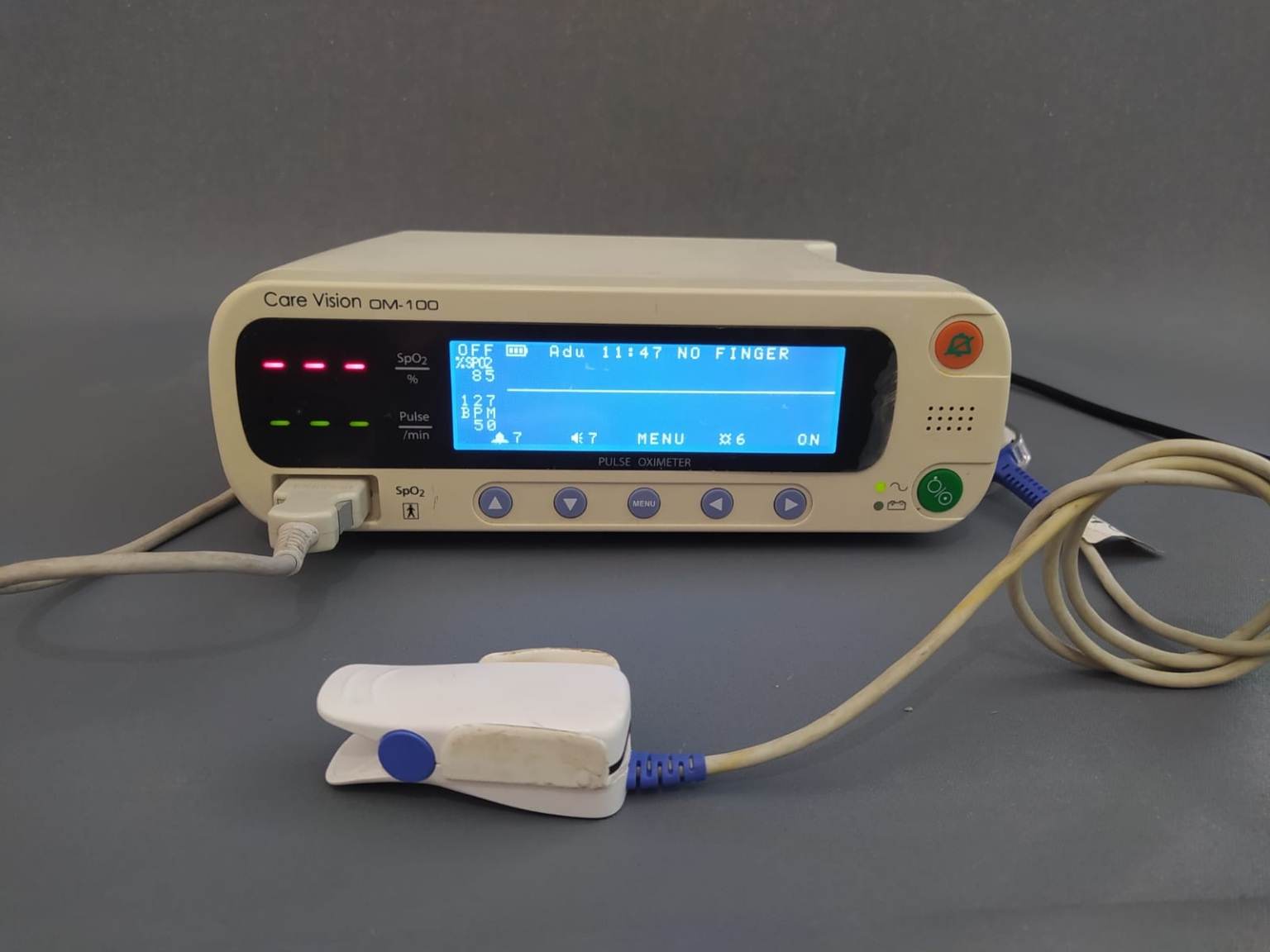 Secondhand Console Type Pulse Oximeter Care Vision OM-100 - Medbidding