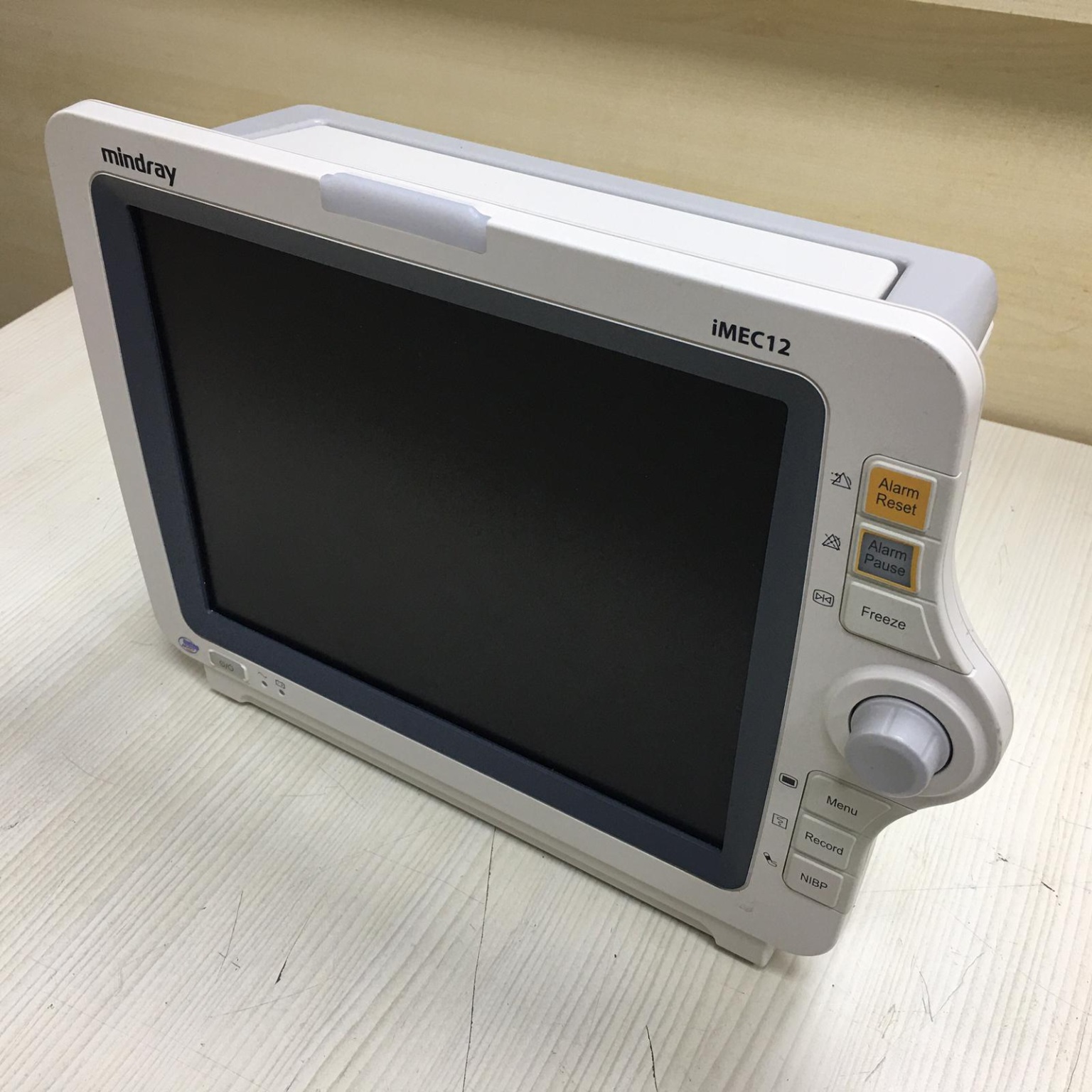 Secondhand Mindray iMEC 12 Patient Monitor - Medbidding