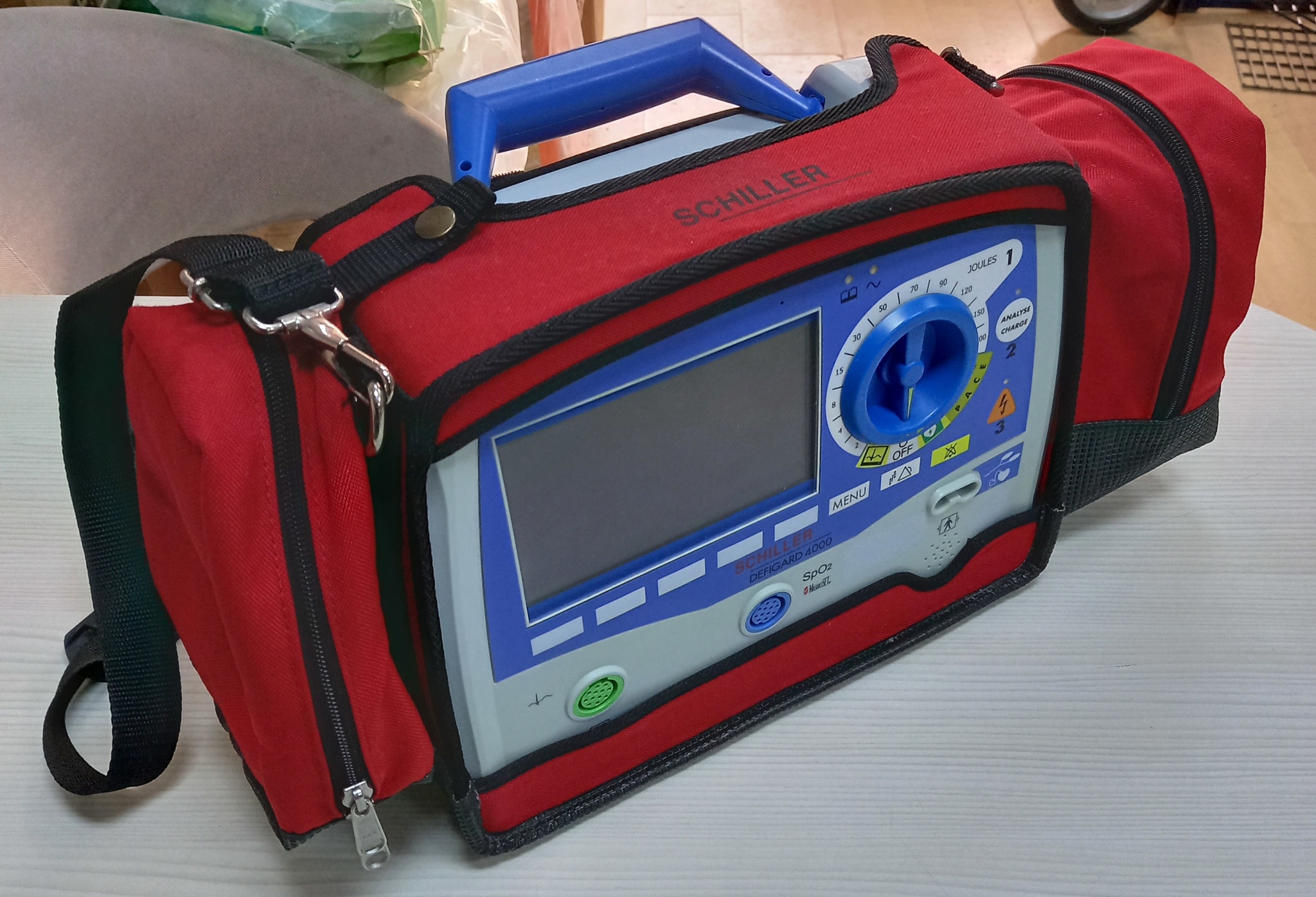 Secondhand Schiller Defigard 4000 AED Defibrillator - Medbidding