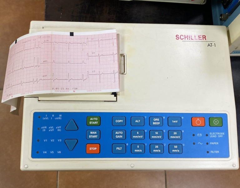 Secondhand Schiller Cardiovit AT-1 3 Channel ECG Device - Medbidding
