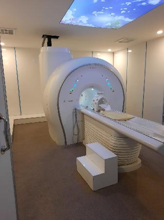 Secondhand Hitachi Echelon 1.5T MRI Machine - Medbidding