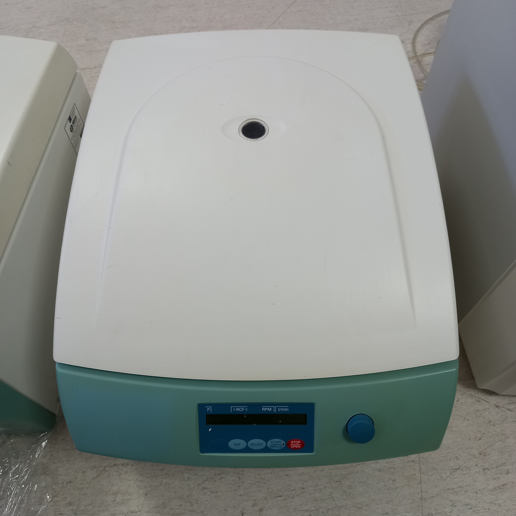 Secondhand Hettich Universal 320 Centrifuge - Medbidding