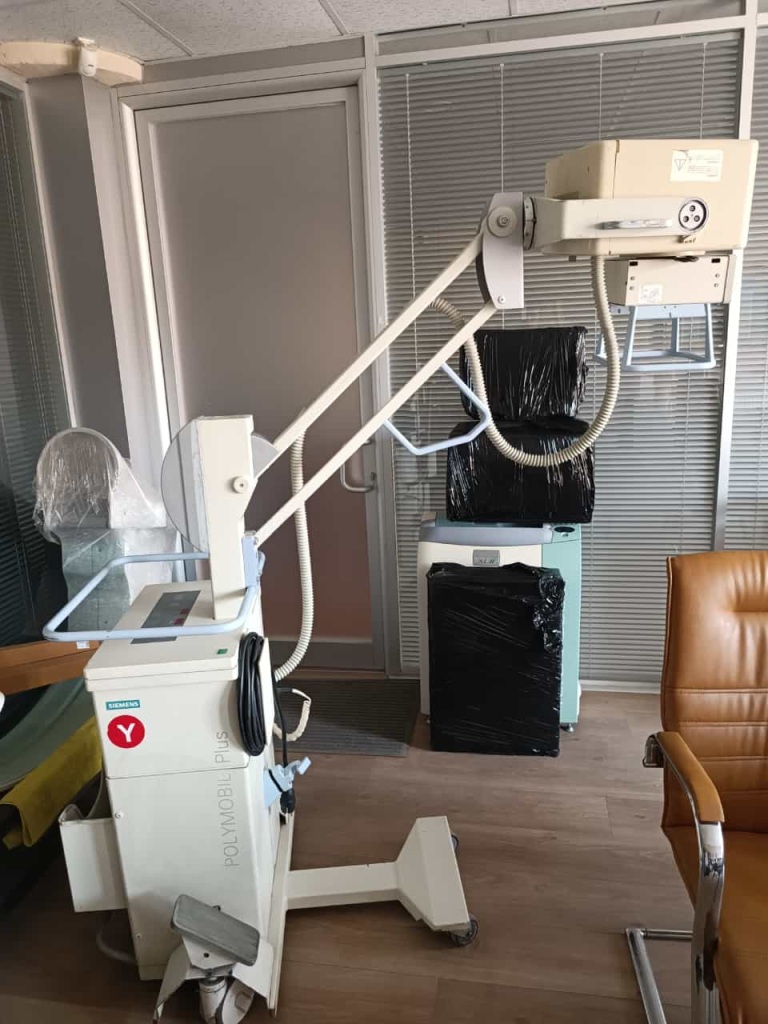 Secondhand Siemens Polymobil Plus 150mA Portable X-Ray Device - Medbidding
