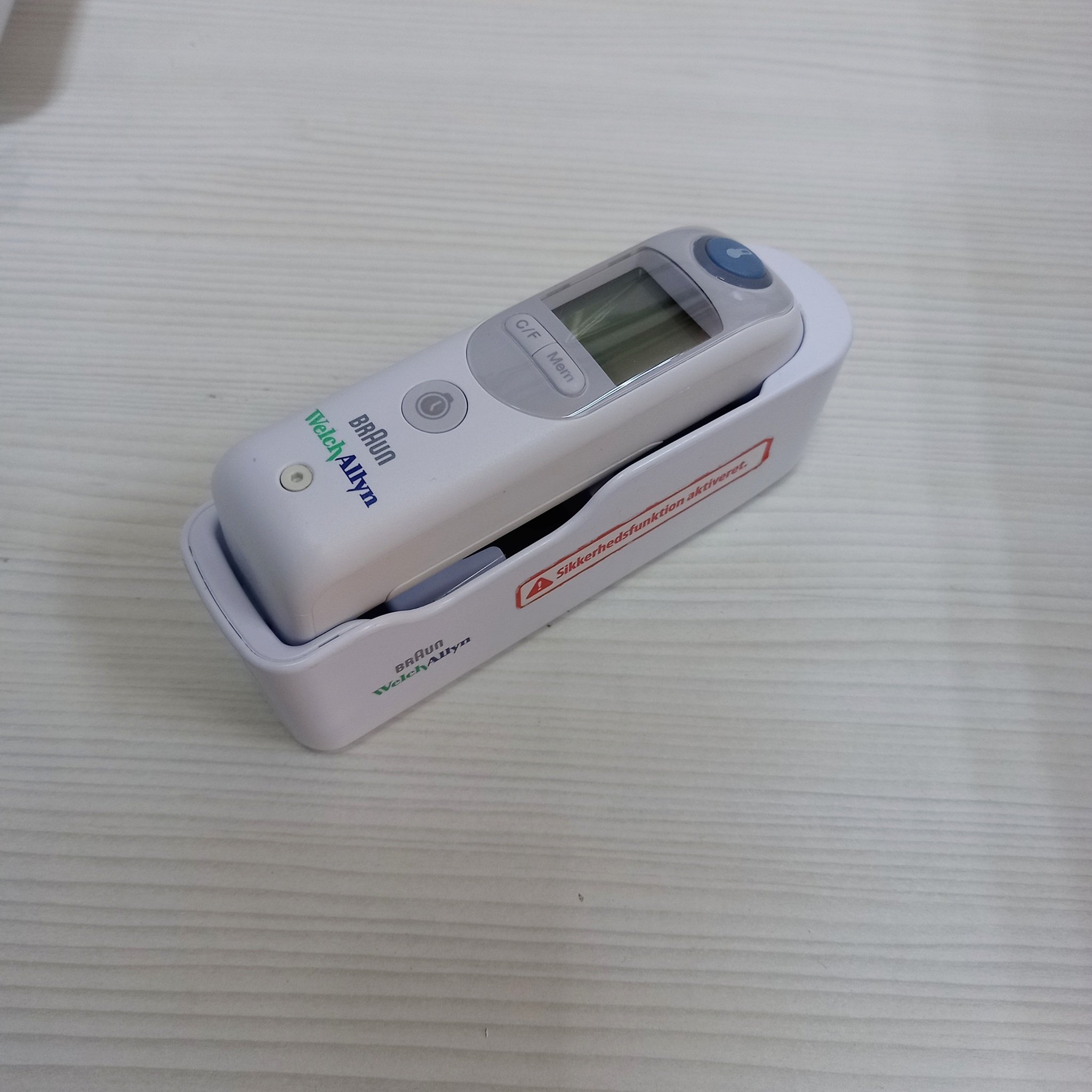 Secondhand Braun ThermoScan PRO 6000 Tympanic Thermometer - Medbidding