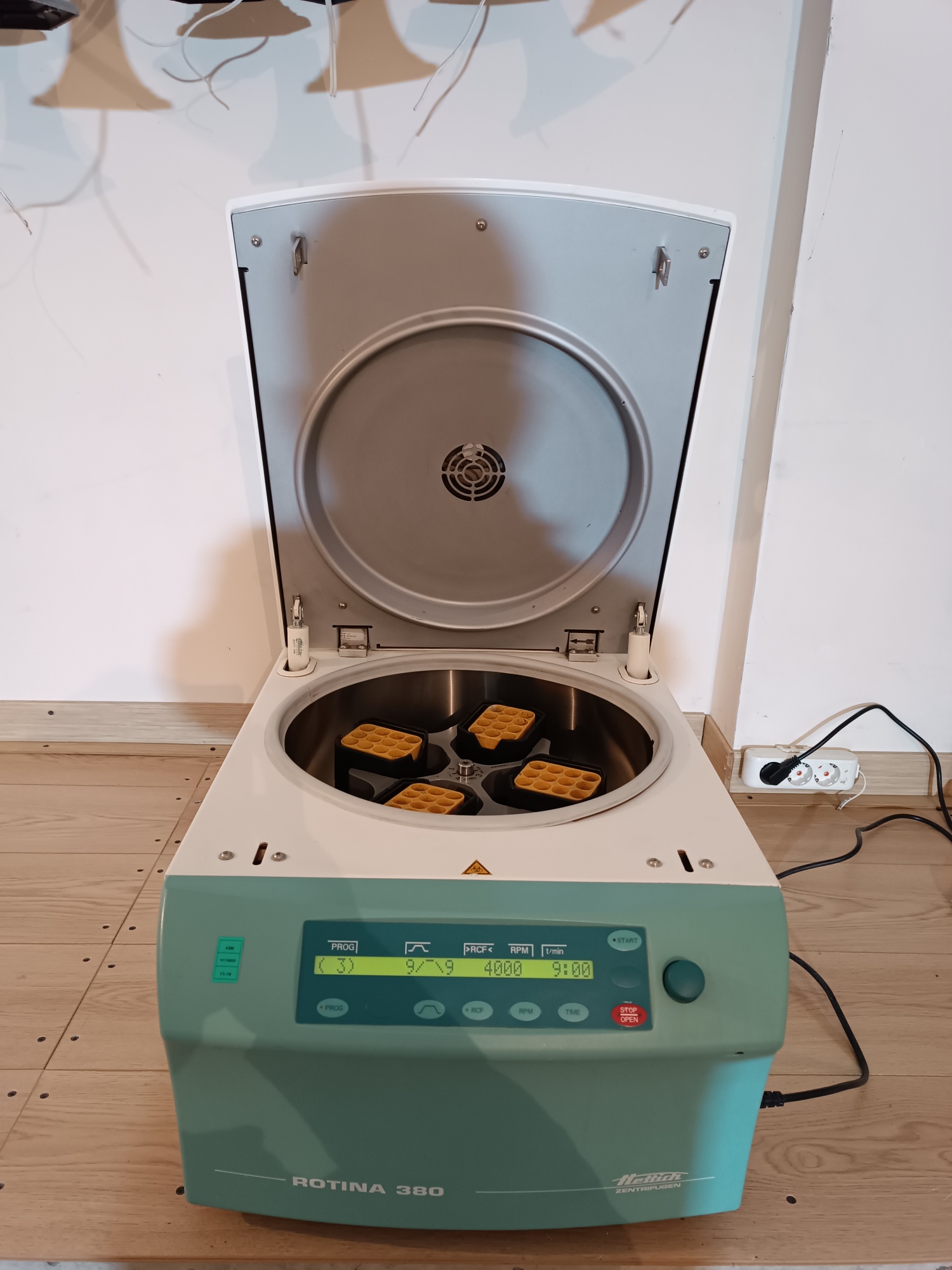 Secondhand Hettich Rotina 380 48 Tubes Swing-out Rotor Centrifuge ...