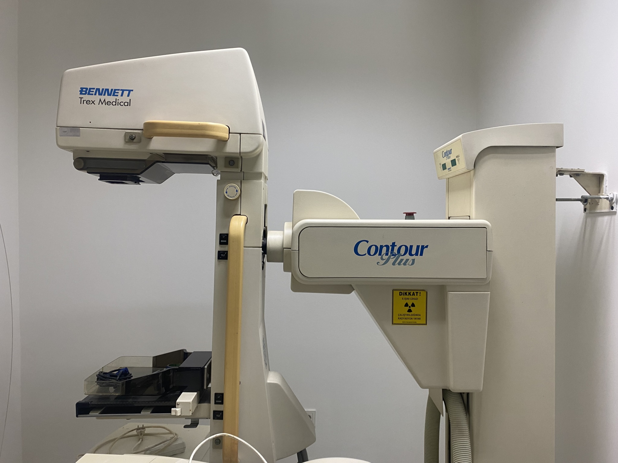 Secondhand Bennett Contour Plus Mammography Machine - Medbidding