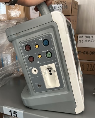 Secondhand Mindray BeneHeart D6 Monitor Defibrillator - Medbidding