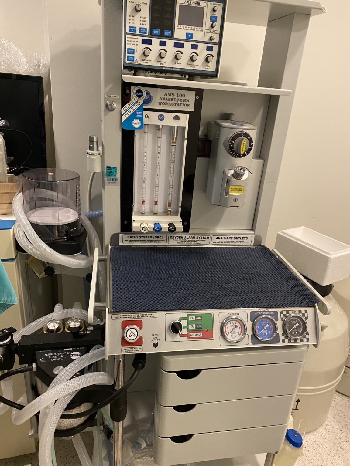 Secondhand AMS 100 Anesthesia Machine - Medbidding