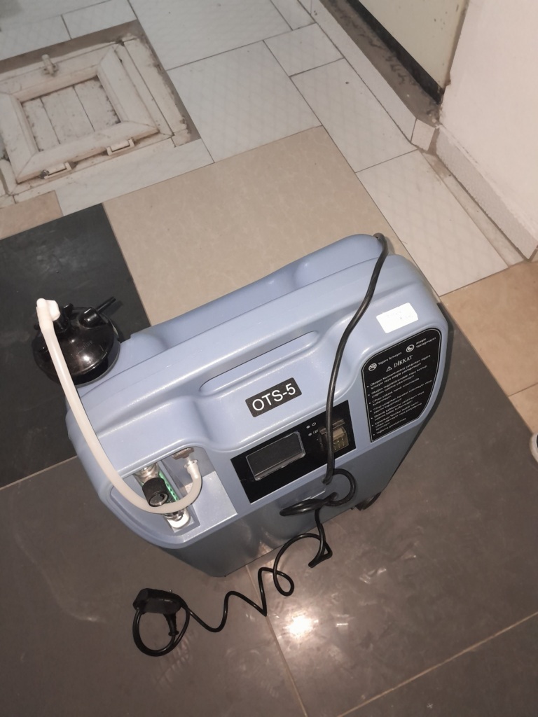 Secondhand 3B Stratus 5 OTS-5 5L/min Oxygen Concentrator - Medbidding