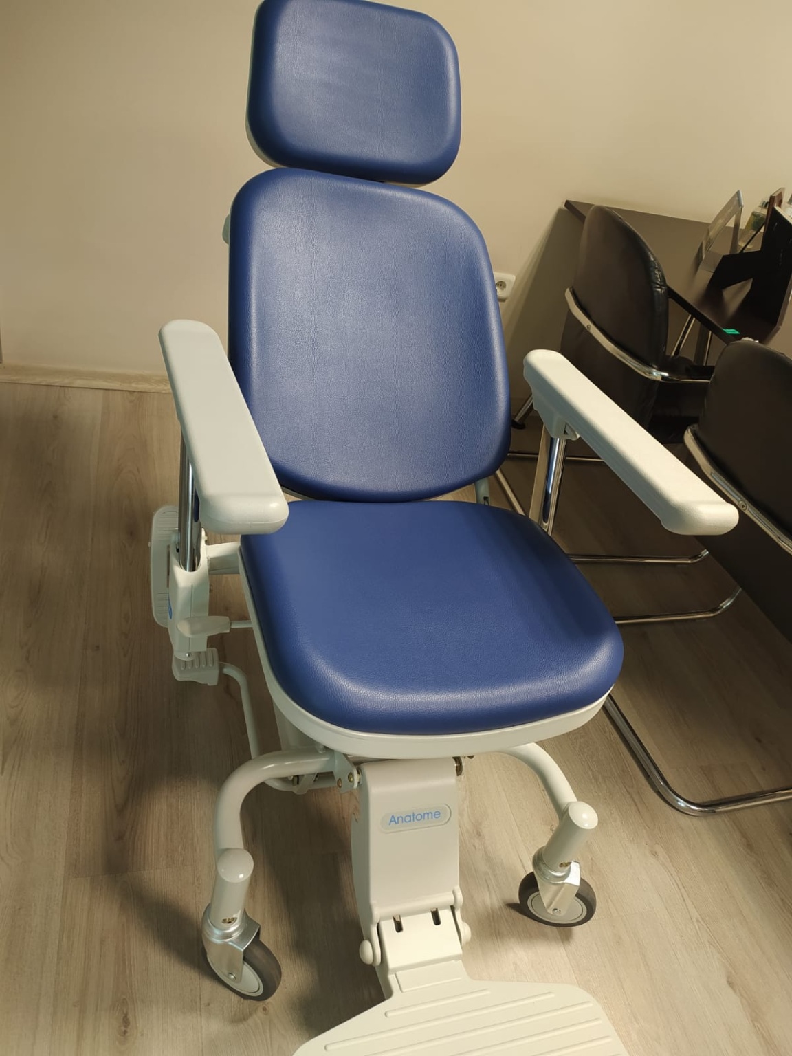 Secondhand Hill-Rom Anatome Adult Manual Wheelchair - Medbidding